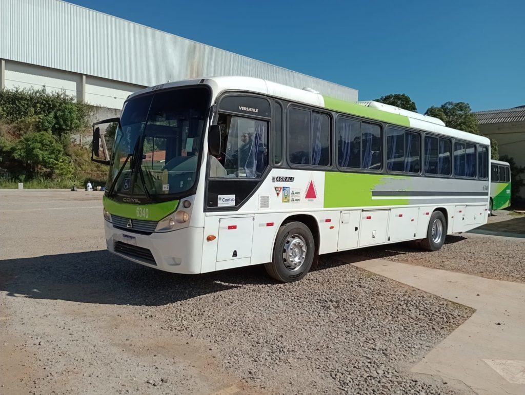 Ônibus Comil Versatile - Facilita Bus