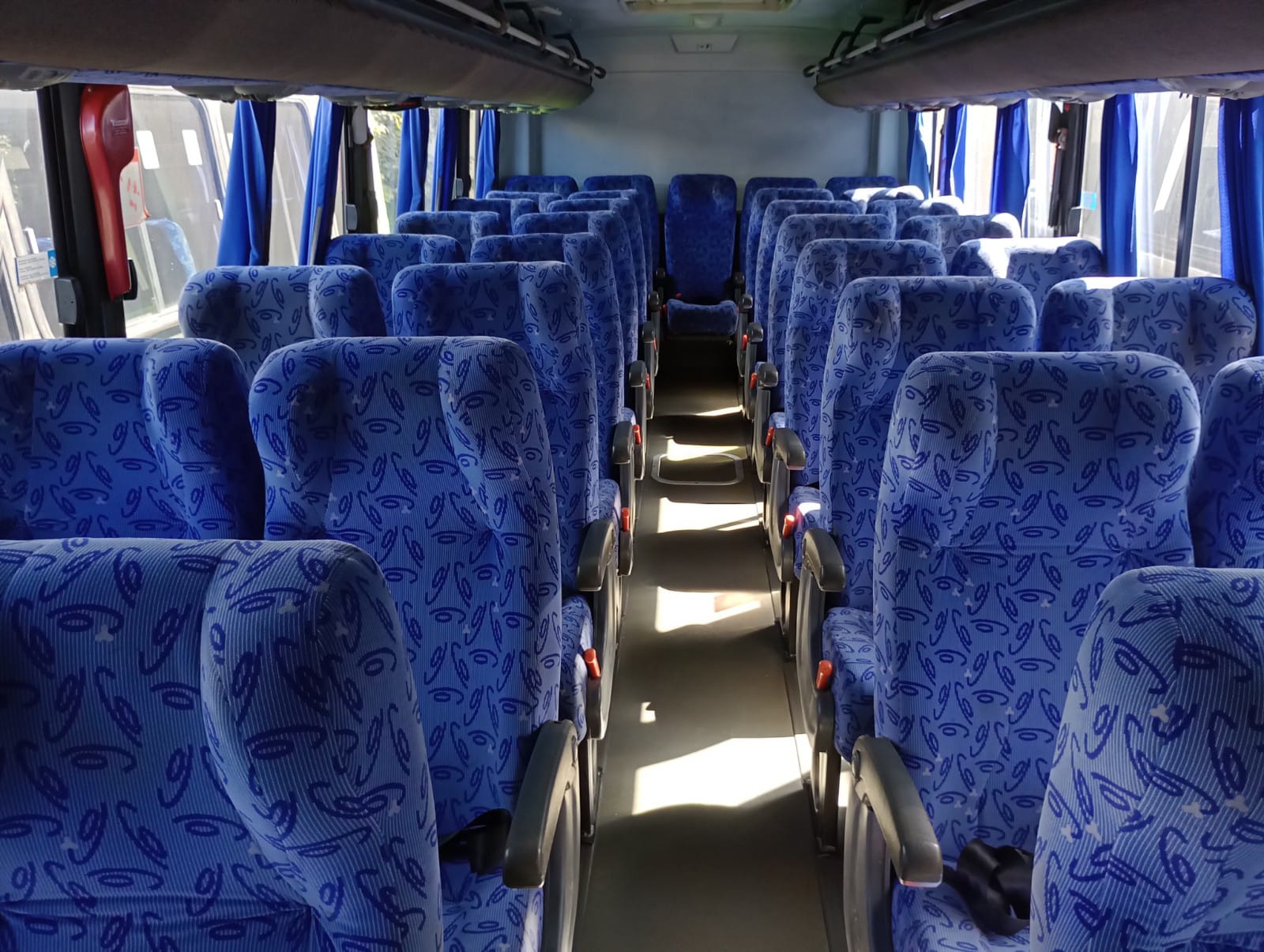 Ônibus Comil Versatile - Facilita Bus