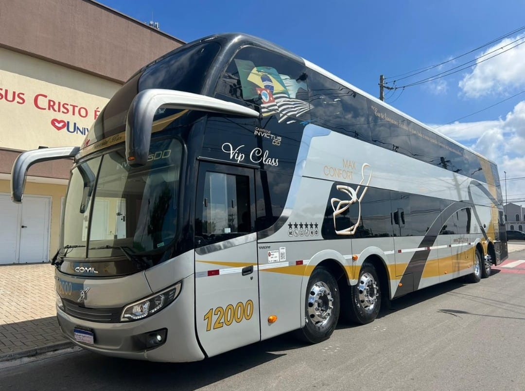 Ônibus Comil Invictus DD 4 Eixos - Facilita Bus