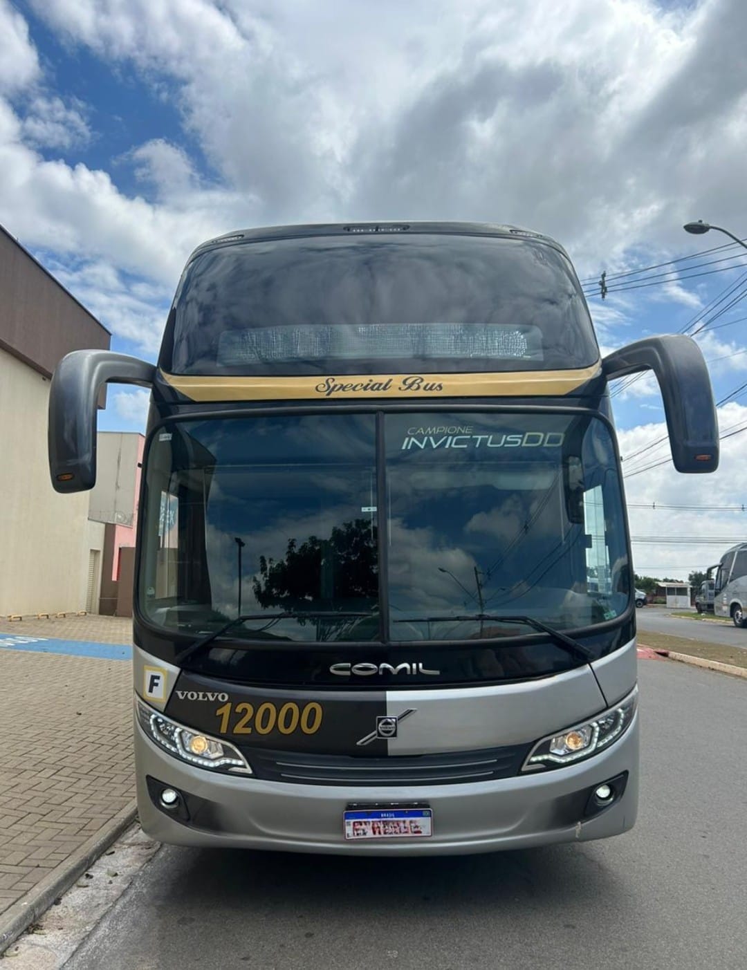Ônibus Comil Invictus DD 4 Eixos - Facilita Bus