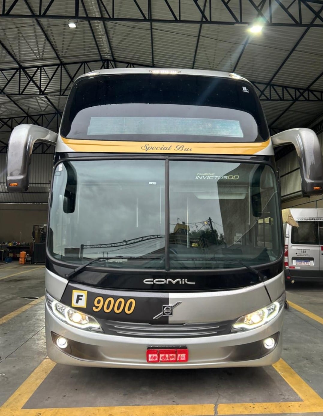 Ônibus Comil Invictus DD - Facilita Bus