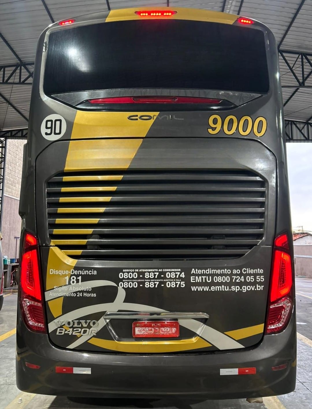 Ônibus Comil Invictus DD - Facilita Bus